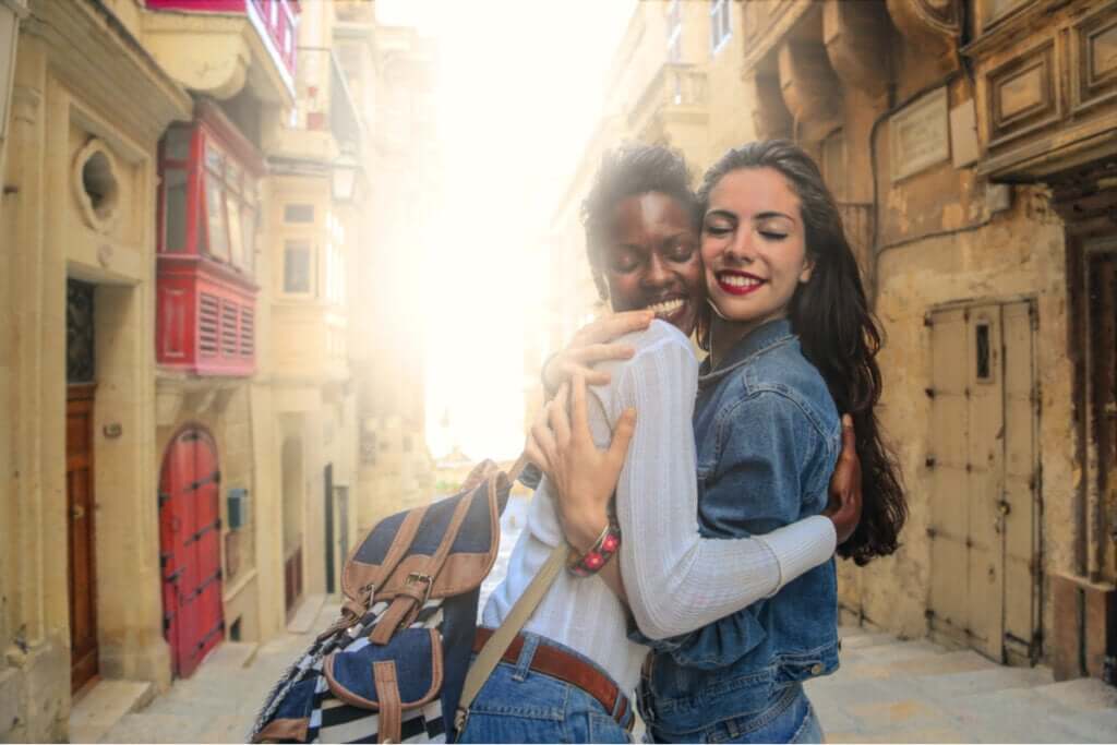 Os tipos de abraços e seus benefícios segundo a ciência